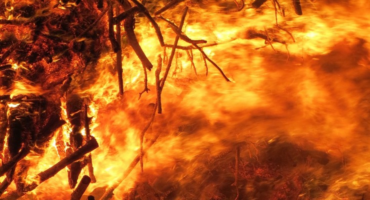 Eaton Fire Reaches 45% Containment As Crews Battle Santa Ana Winds ...